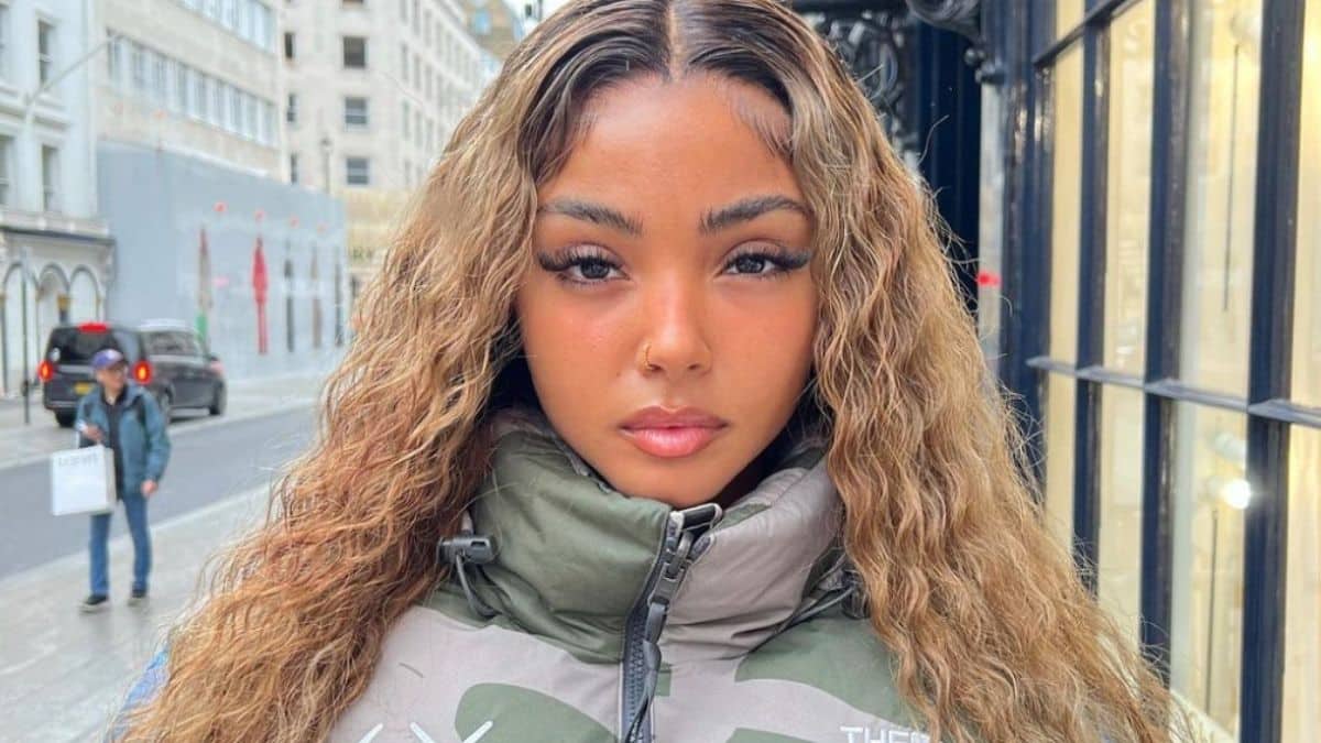 Wejdene : Histoire, Album & Polémique de la chanteuse - Revrse